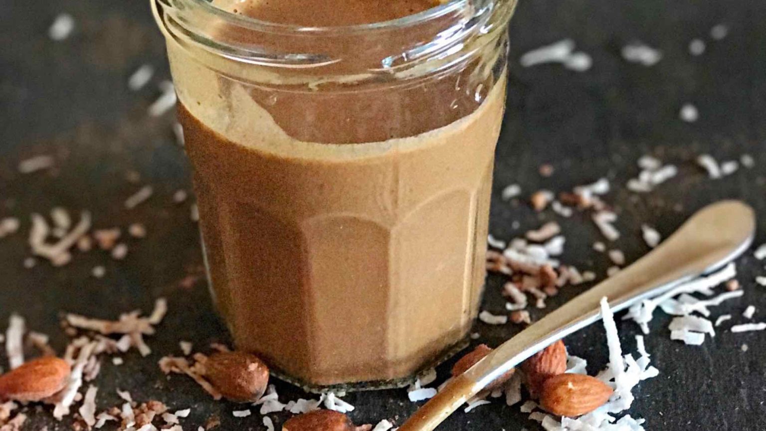 Coach Lo’s Signature Green Shake | Experience Life