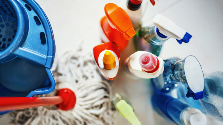 8 Hidden Toxins Lurking in Your Cleaning Products