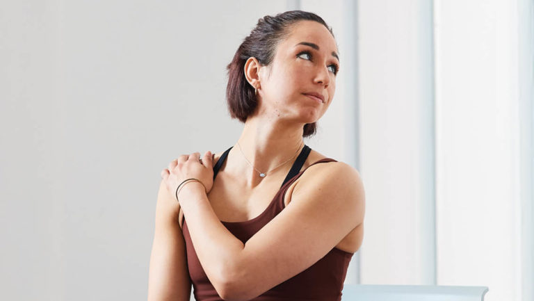 4 Trapezius Muscle Stretches to Relieve Pain