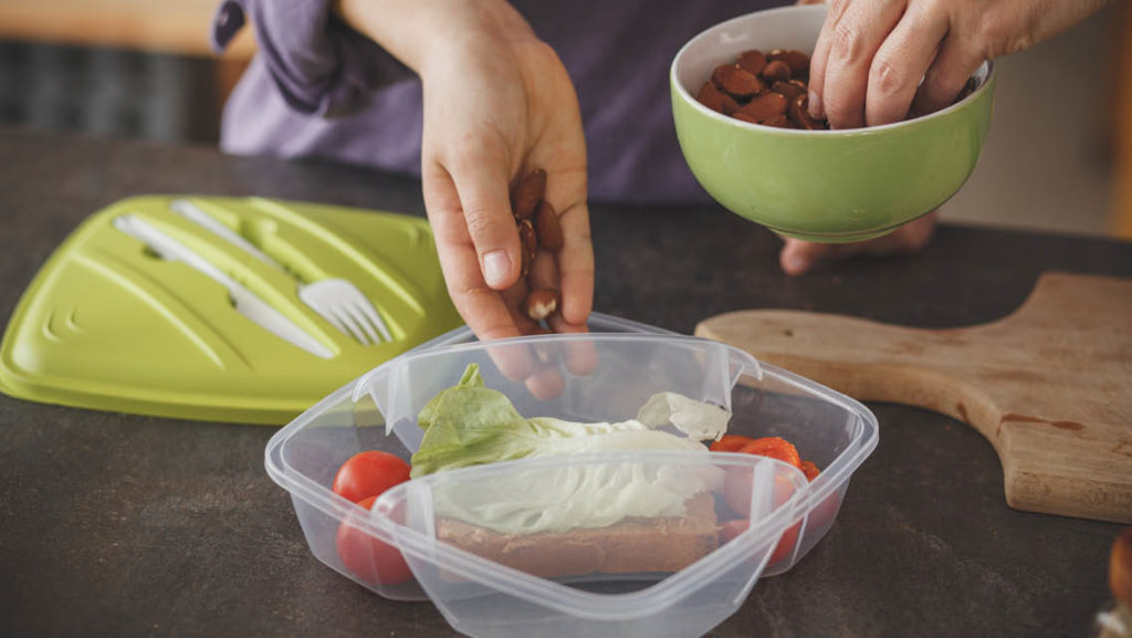 What Are Good Snacks to Pack When Traveling?