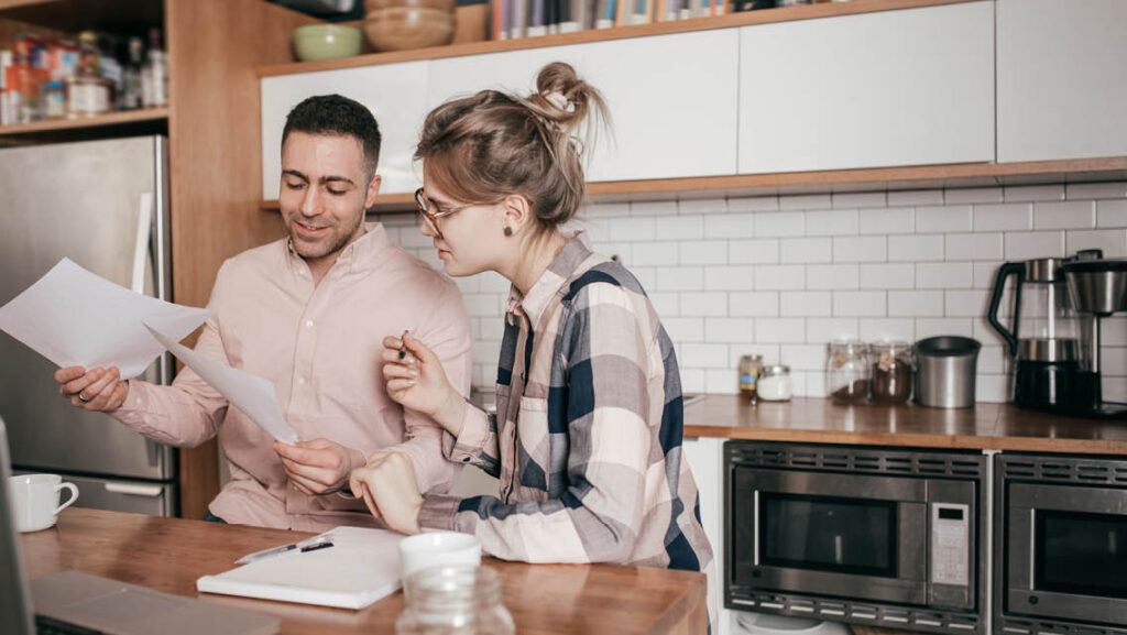 9 Expert Tips for Managing Finances With Your Partner