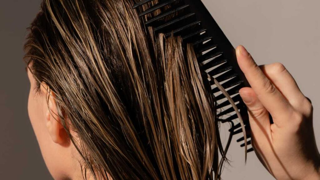 3 Common Reasons for a Flaky Scalp