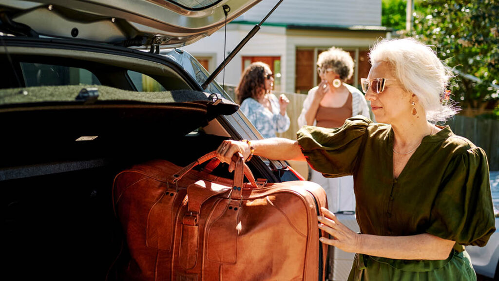 Going on Vacation With Friends or Family? Here Are 8 Tips to Help You ...