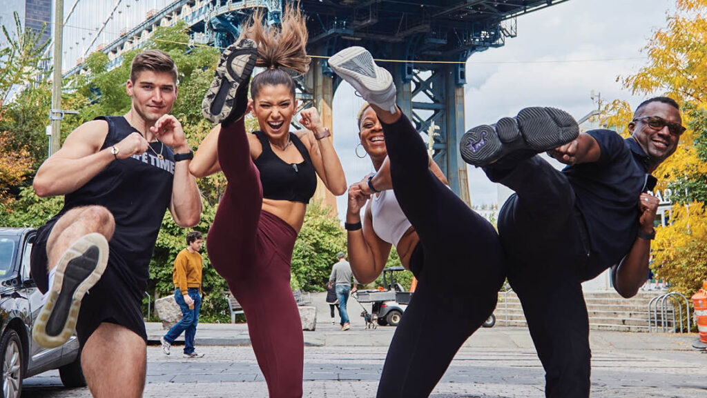 Solo Athlete? Here's Why Exercising With Other People Matters